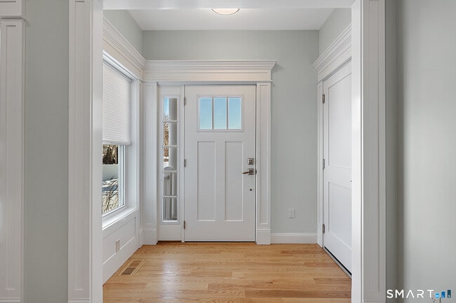 137 Knowles Ave Unit 2 Off-Campus Housing, Southington, CT