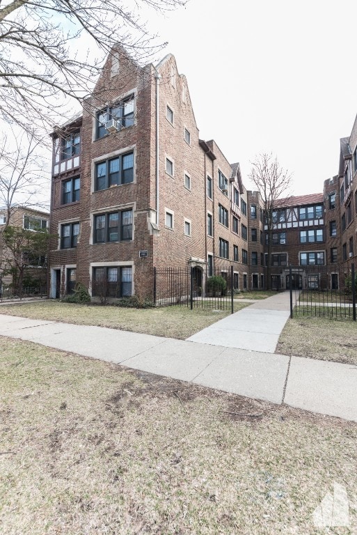 2619 W Berwyn Ave Unit 2613-2 Off-Campus Housing, Chicago, IL