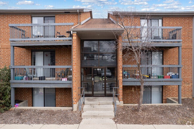 Grays Pointe Apartments For Rent in Grayslake, IL | ForRent.com