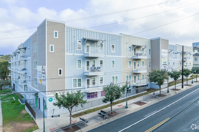 24 Longview Apartments - Austin, TX | ForRent.com