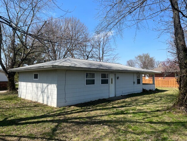 Available Now! Central 2 Bed Home In Shiloh - House Rental in O'Fallon ...