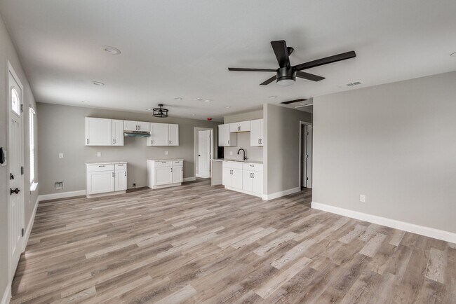 HALF OFF FIRST MONTH'S RENT! Gorgeous Tota... House - House Rental in ...