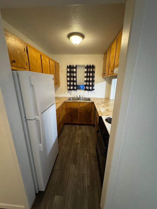 1402 E 6th St House Off-Campus Housing, Odessa, TX