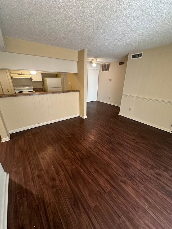 2BD/2BA Condo located on the Germantown/Me... Unit 1 - Condo for Rent ...