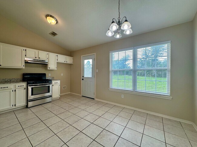 Beautiful 3 Bed/2 Bath/2-Car Garage in Gre... House - House Rental in ...