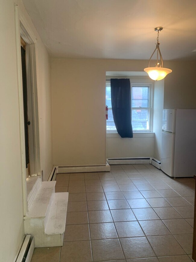 3rd Floor 1 Bedroom Apartment-West End of ... - House Rental in York ...