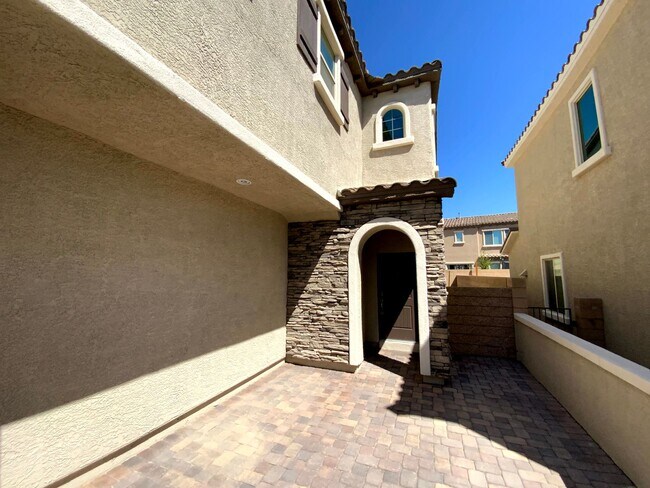 SKYE CANYON 2 STORY WITH PAVER DRIVEWAY AN... - House Rental in Las ...