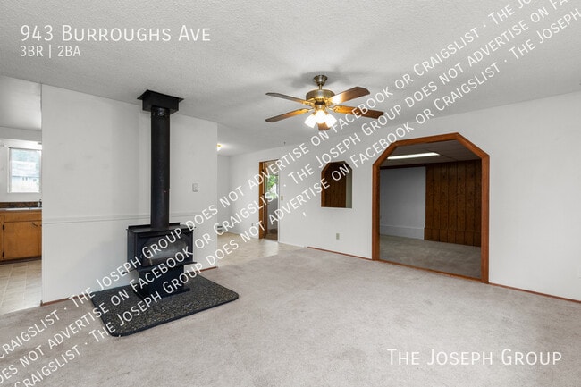 943 Burroughs Ave Off-Campus Housing, Oak Harbor, WA