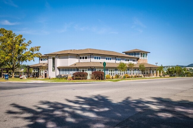 Foxridge Apartment Homes | Virginia Tech | Off-Campus Housing Search