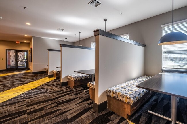 Foxridge Apartment Homes Off-Campus Housing, Blacksburg, VA ...