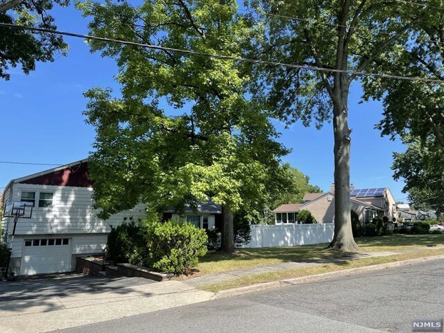 47 Harmon Dr House - House Rental in Paramus, NJ | ForRent.com