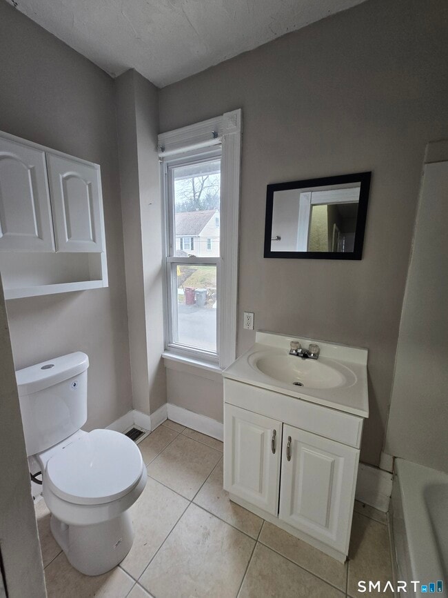 77 Nixon Ave Off-Campus Housing, Naugatuck, CT