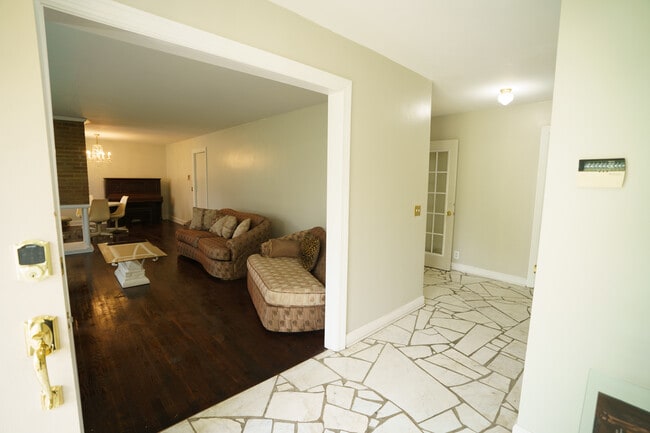 Geneva on College Hill Off-Campus Housing, Nashville, TN