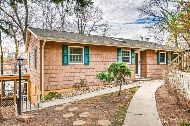 23 Cardownie St Off-Campus Housing, Edison, NJ