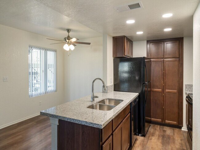Edgewater Isle Apartments and Townhomes - Hanford, CA | ForRent.com
