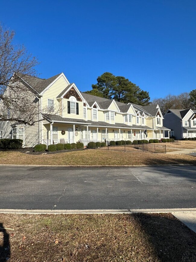 2 Bedroom 2 bath apt very close to everyth... - House Rental in West ...