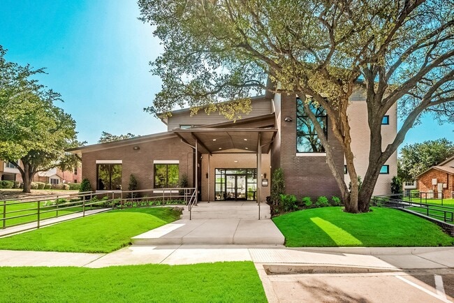 Keystone at Castle Hills Apartments - Carrollton, TX | ForRent.com