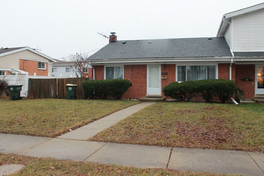 9071 N Grace Ave - House for Rent in Niles, IL | ForRent.com