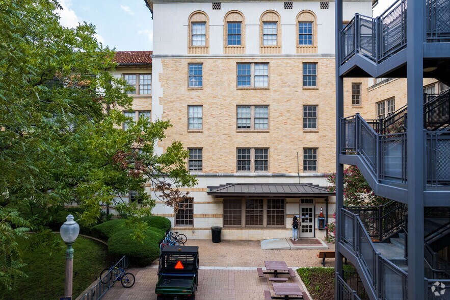 Roberts Residence Hall | Austin, TX | ForRent.com