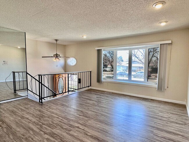 Split Level Home Features 4BD/2BA, Large B... - House Rental in Aurora ...