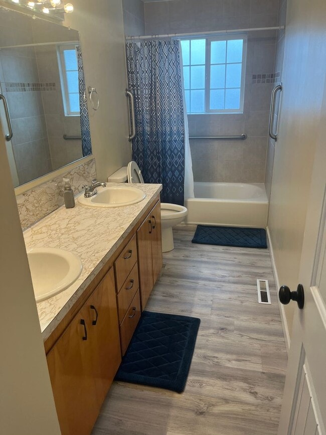 6407 Harvey Dr Unit Room 1 Off-Campus Housing, Klamath Falls, OR