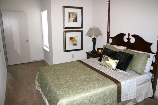 Grand Summit I/II Apartments - Grandview, MO | ForRent.com