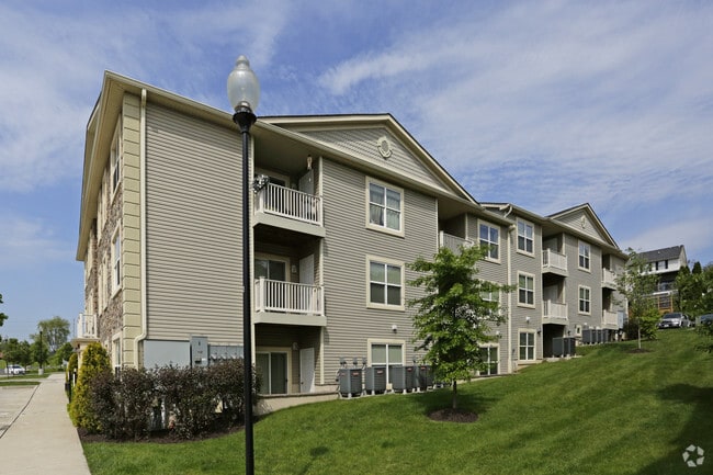 Summit Ridge Luxury Apartments - Allentown, PA | ForRent.com