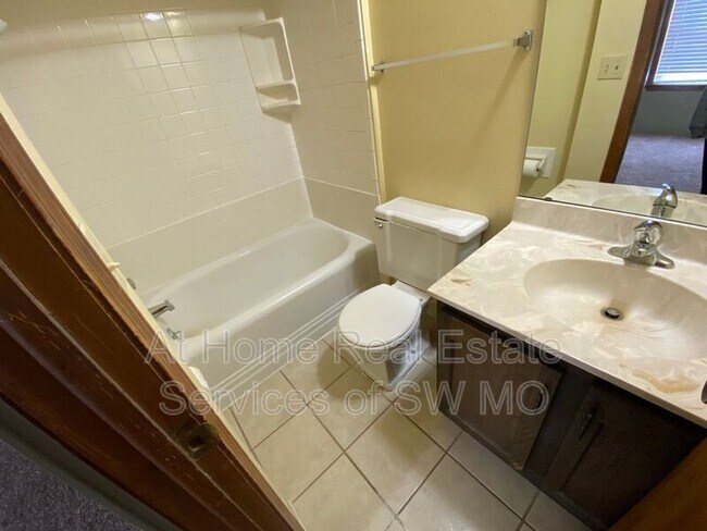808 E Walnut St Unit Apt #7 - Condo for Rent in Springfield, MO ...