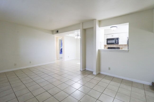 1 Bed | 1 Bath in South Tulsa! Off-Campus Housing, Tulsa, OK