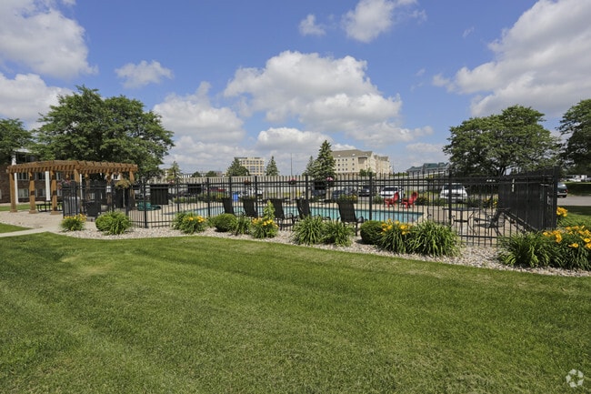 Normandale Lake Estates Apartments - Bloomington, MN | ForRent.com