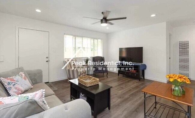 Updated 2bd/1ba Duplex In The Arden Area - House Rental in Sacramento ...