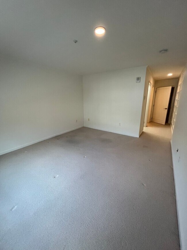 Wonderful 2BD/2BA with parking and storage... Condo - Condo for Rent in ...