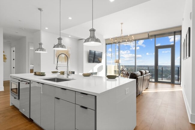 Premier Penthouse Suite at Seven 88 West M... - Condo for Rent in ...