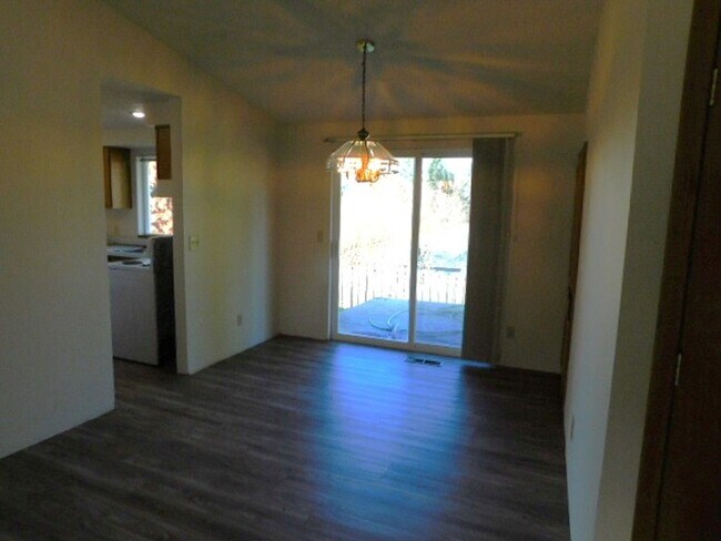 3Bd/2Ba Single Story House - Available to ... Rental - House Rental in ...