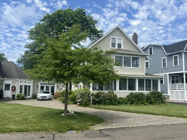 29 E Haycock Point Rd - House Rental in Branford, CT | ForRent.com