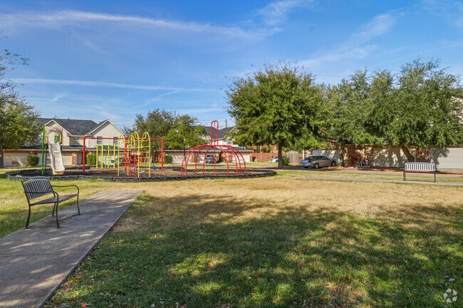 Palm Trace Homes Off-Campus Housing, Houston, TX