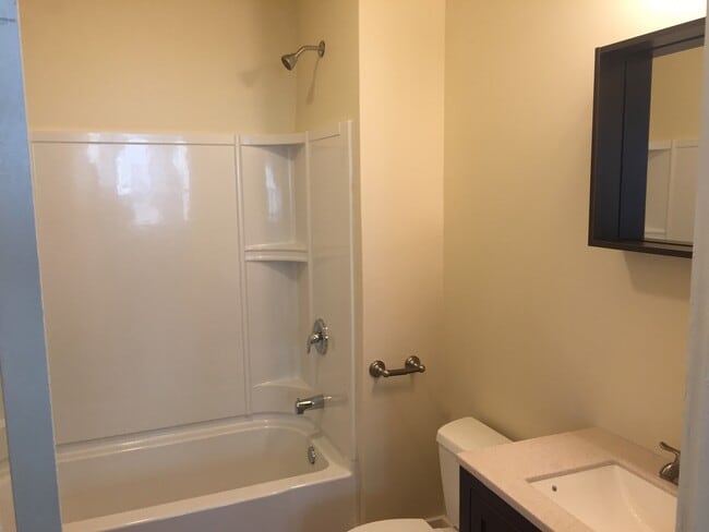 2564 N Humboldt Blvd Unit Lower Off-Campus Housing, Milwaukee, WI