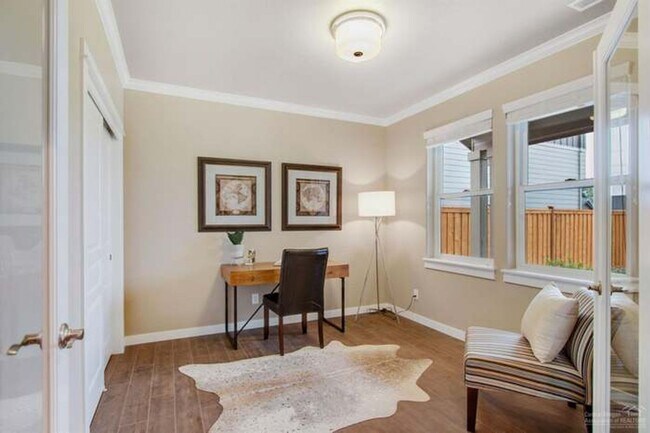 Stunning 4x3.5 on .38 acre lot, with fully... - House Rental in Redmond ...