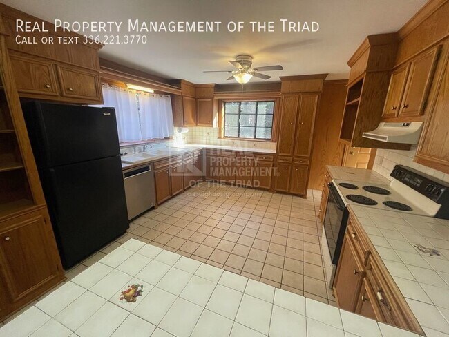 Stately Brick Ranch 3bd/2ba Home in Winsto... Rental - House Rental in ...