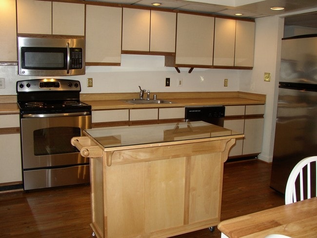 The Baltimorean Apartments | Johns Hopkins Medicine | Off-Campus ...