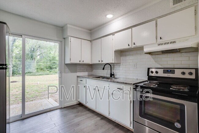 420 W Mahoney Dr Off-Campus Housing, Derby, KS