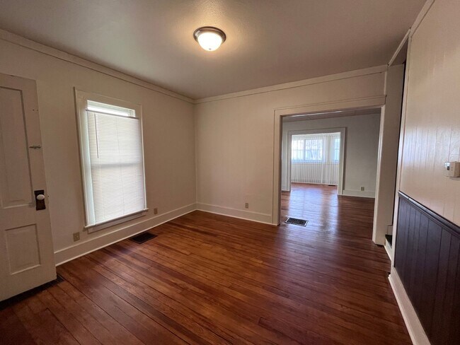 Nice 2 Bedroom Duplex Available in Goshen - House Rental in Goshen, IN ...