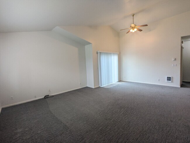 Great 2 bed/1 bath duplex with fenced in y... House - House Rental in ...