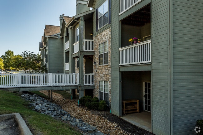 Chenal Commons Apartments - Little Rock, AR | ForRent.com