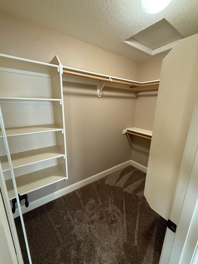 Goregous 5 Bedroom Home! Great Location! Vaulted Ceilings! Fenced Yard ...