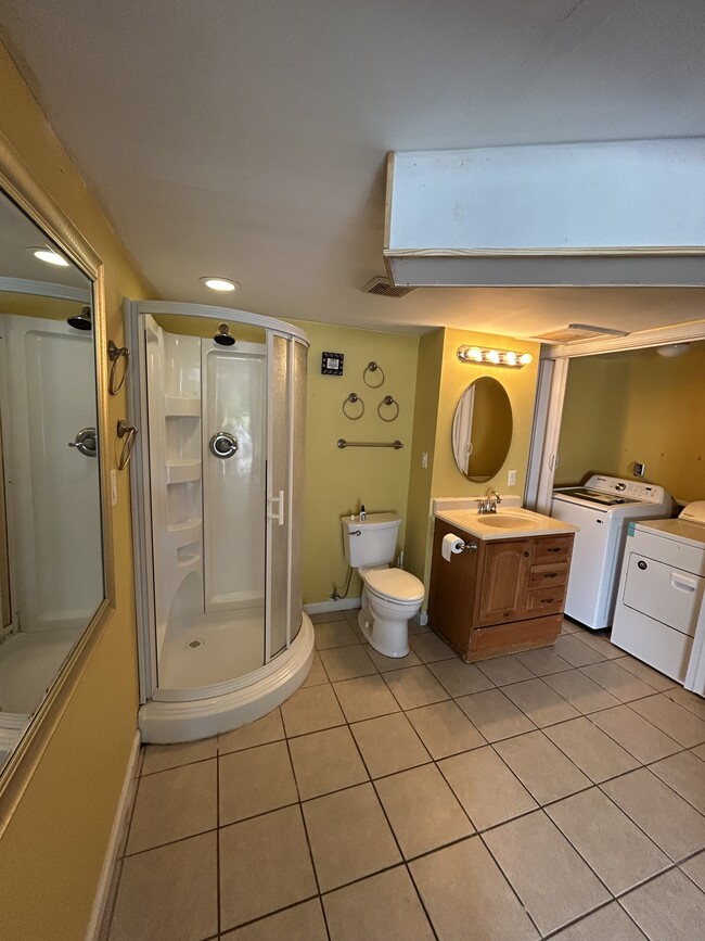 5565 Hillcrest Dr Off-Campus Housing, Union City, GA