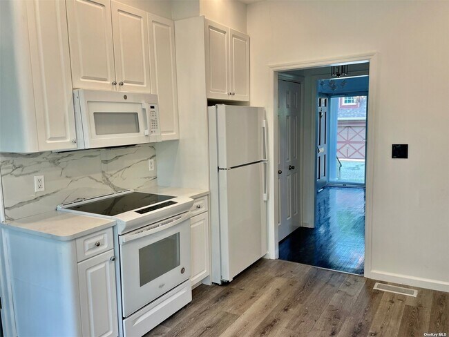 11 Duke of Gloucester - House Rental in Manhasset, NY | ForRent.com