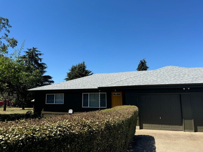 Fully updated 2 bed 1 bath single story du... House - House Rental in ...