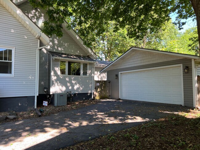 Classic 2 story on Cherry St! Beautiful! $... - House Rental in ...