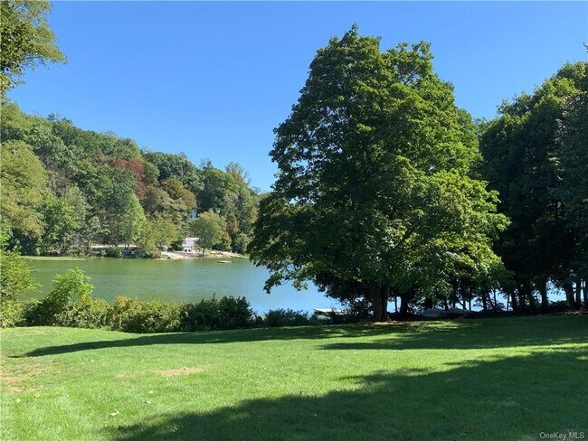 1860 E Main St Unit 4 - Apartment for Rent | Mohegan Lake, NY ...